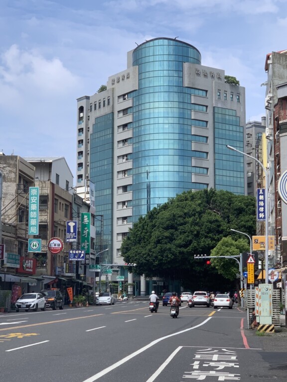 高青皇第台南市東區東門路二段辦公高青皇第辦公大樓 面面採光大陽台 房屋出租 樂屋網