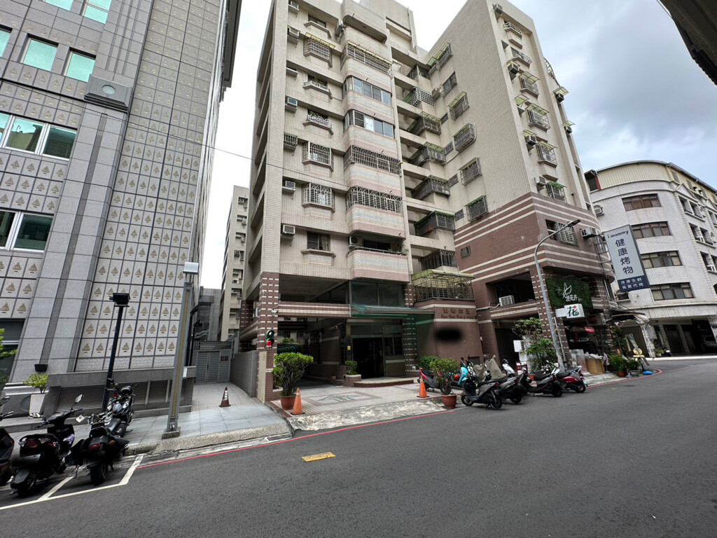 園滿如邑高雄市左營區嘉慶街電梯大廈義享天地＆自由商圈~ 三房平面車位 房屋出租 樂屋網