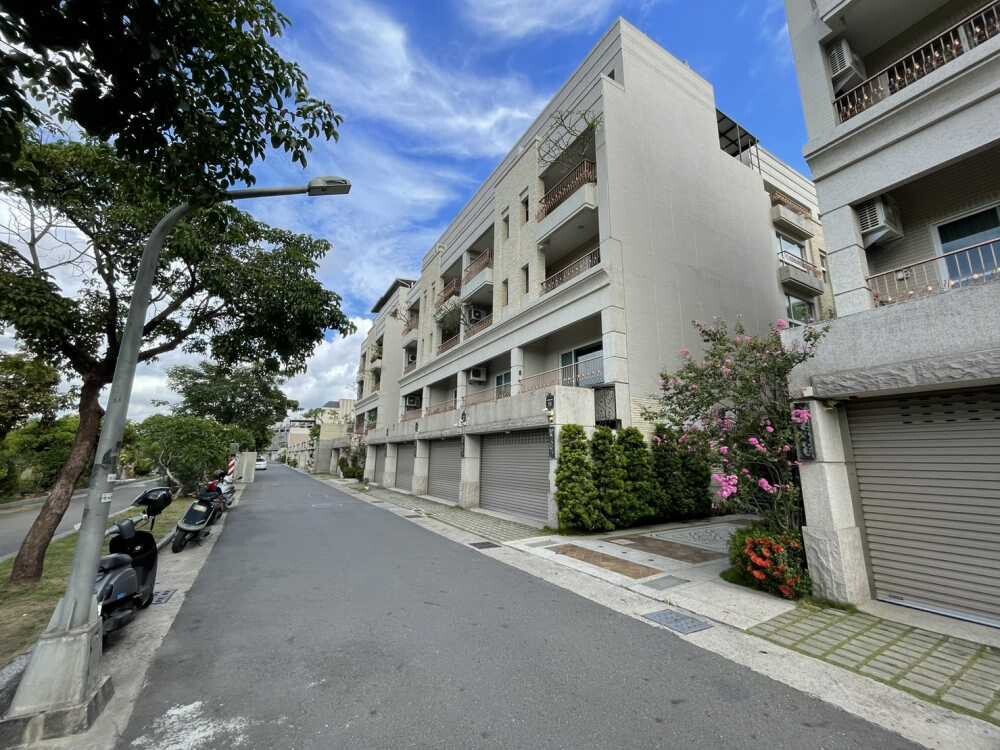 高雄市仁武區名湖街透天厝早稻墅面寬電梯雙車墅灣北重劃區灣北公園 房屋出售 樂屋網