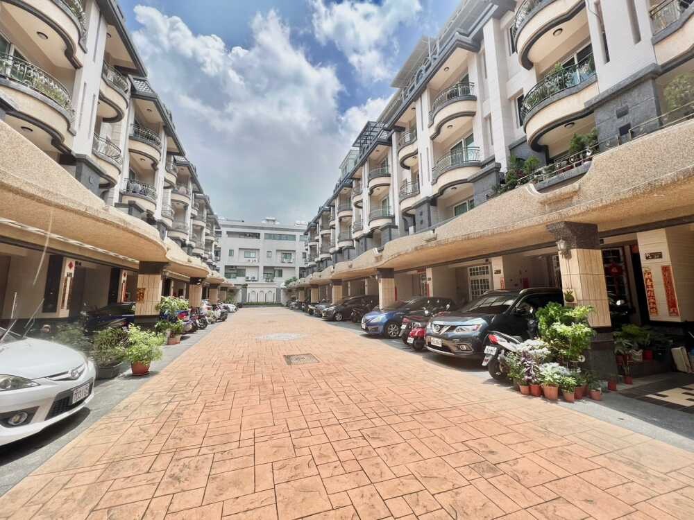 花町墅no22高雄市楠梓區寶溪北街透天厝花町墅。傳統格局。精裝美車墅。七大房 房屋出售 樂屋網