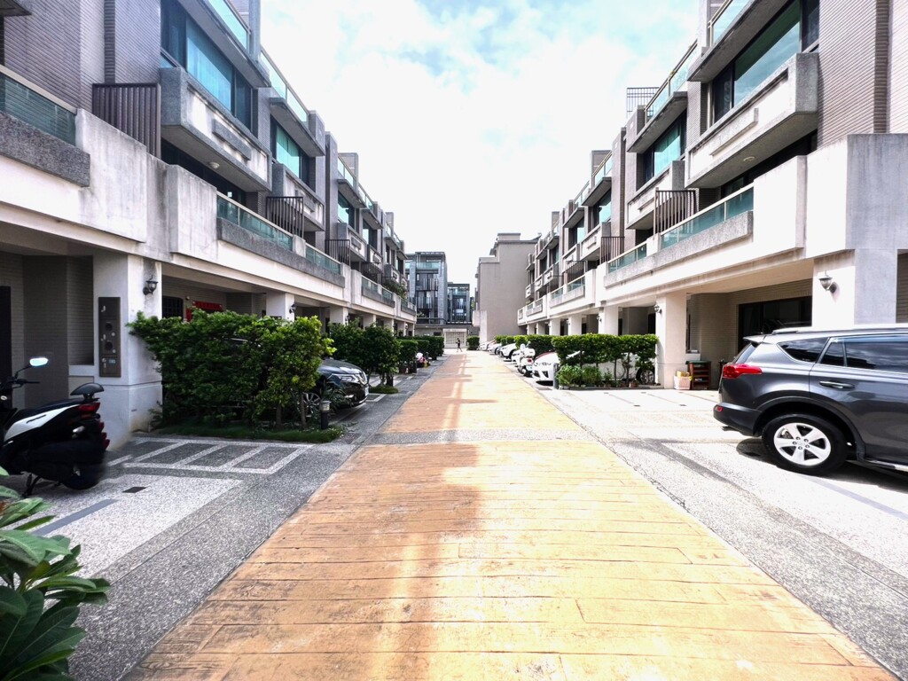 台中市北屯區環中路一段別墅獨家｜漢神百貨旁輕屋齡五米面寬四房雙車別墅｜超稀有 房屋出售 樂屋網