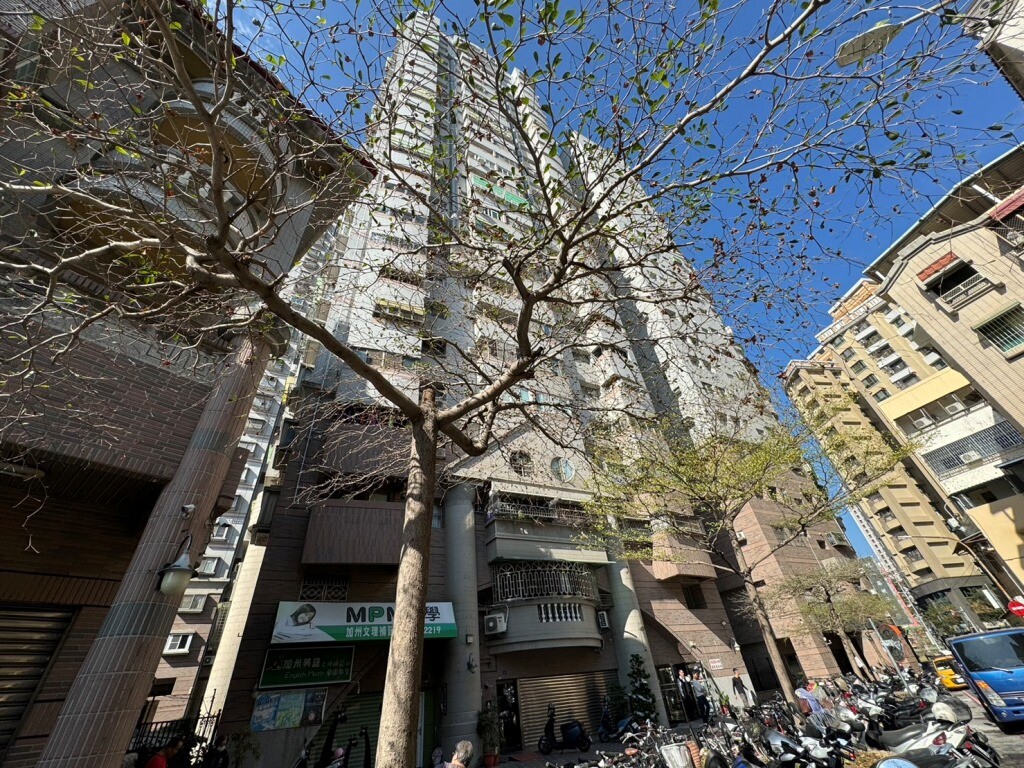 高雄市鼓山區大順一路農16高樓層美套房採光佳免追垃圾車出租 樂屋網