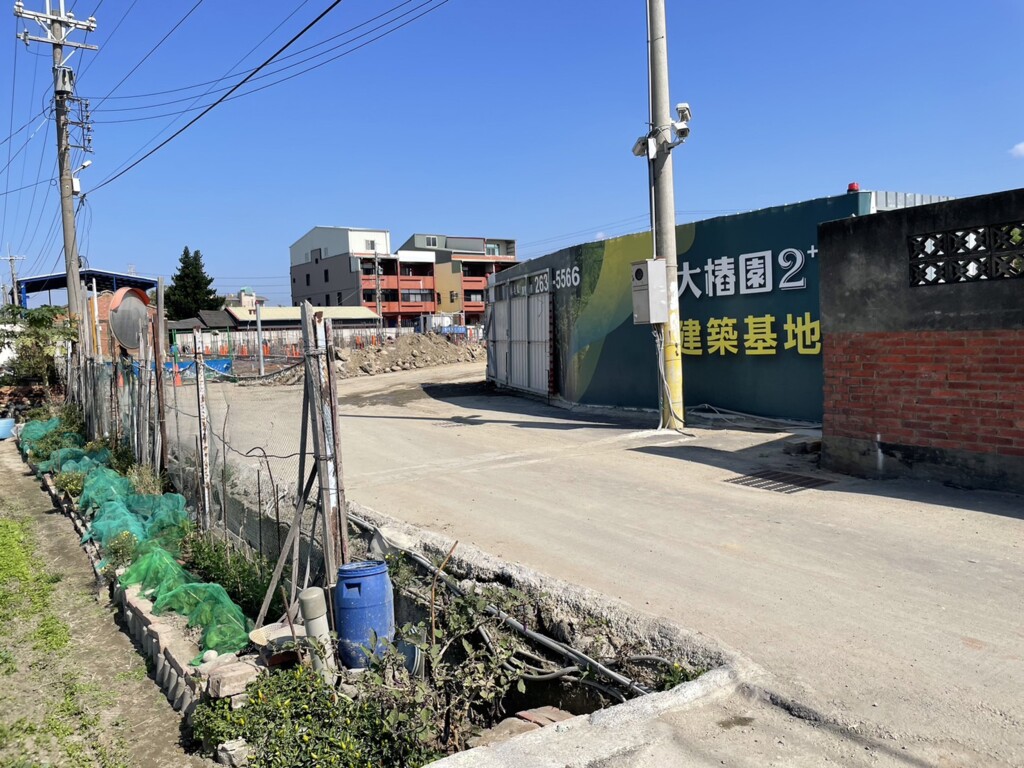 台中市龍井區中華路一段別墅vr龍井稀有林蔭大道雙車別墅附大後院 房屋出售 樂屋網