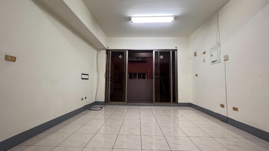 維納斯藝術廣場高雄市三民區陽明路電梯大廈陽明商圈明星學區＊樓中樓四房帶車位露臺戶 房屋出售 樂屋網