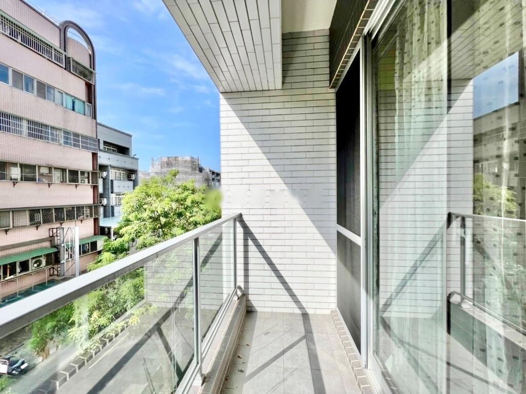 上東區台南市東區崇德十五街華廈★東區崇德商圈輕屋齡2房2衛平車寓 房屋出售 樂屋網