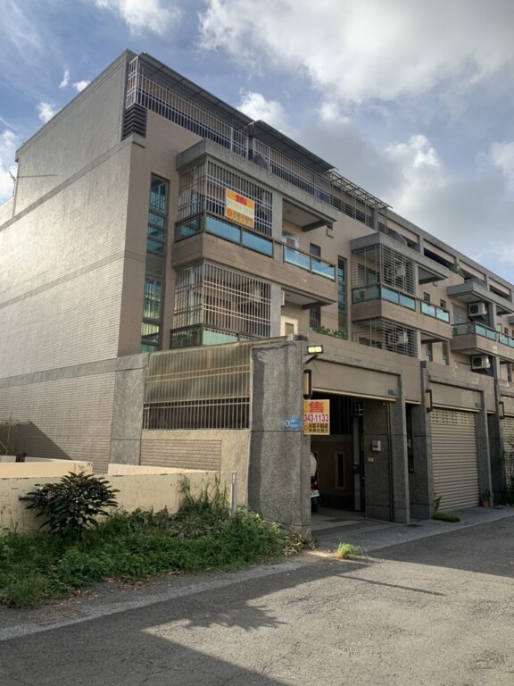 台南市歸仁區歸仁八路別墅高鐵特區邊間收租6大房車庫別墅 房屋出售 樂屋網