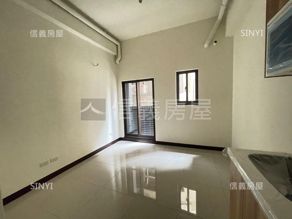 新北市板橋區吳鳳路電梯大廈獨立陽台。近捷運挑高套房 房屋出售 樂屋網