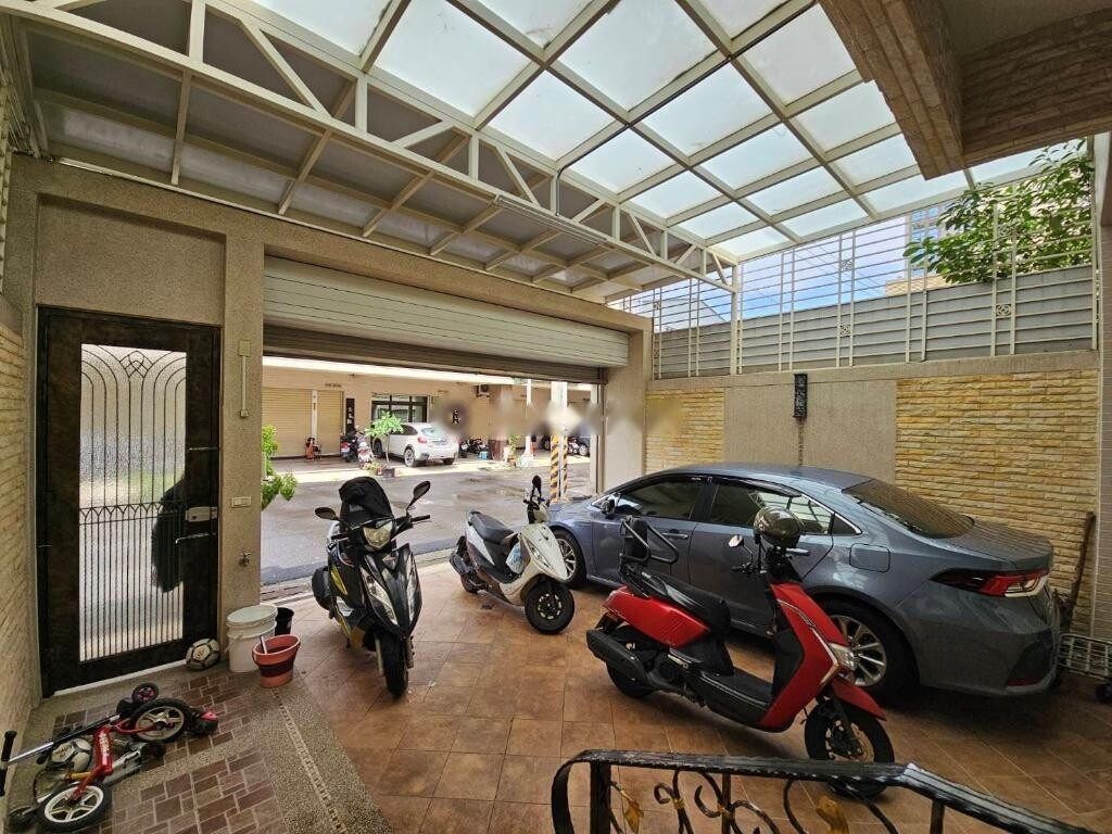 大灣仁雄商圈屋況超好地坪30雙車墅 高雄市仁武區買房子、房屋出售 樂屋網