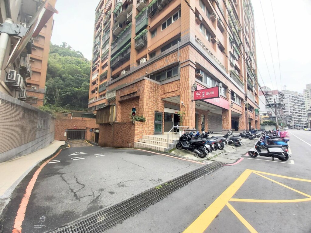 春風特區新北市新店區北宜路二段電梯大廈春風特區三房車位~永生推薦~台灣房屋大坪林 房屋出售 樂屋網
