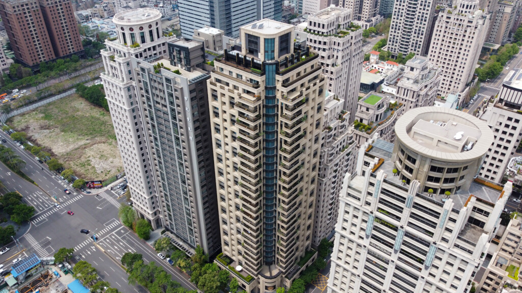 國泰層峰台中市西屯區惠中路一段電梯大廈名家嚴選七期國泰層峰全新未住高樓層src鋼骨結構 房屋出售 樂屋網