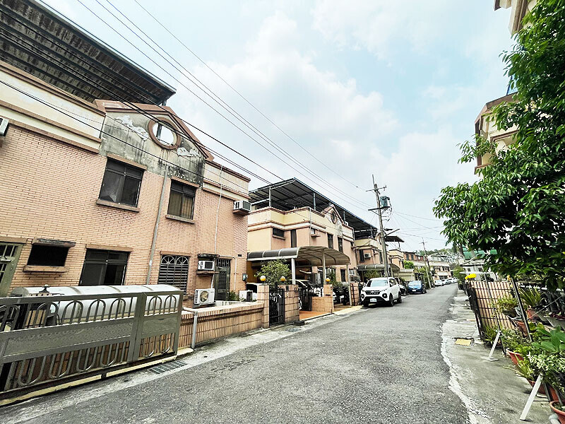 南投國3交流道旁百萬山景名人世家社區別墅 南投縣南投市名人世家買房子、房屋出售 樂屋網