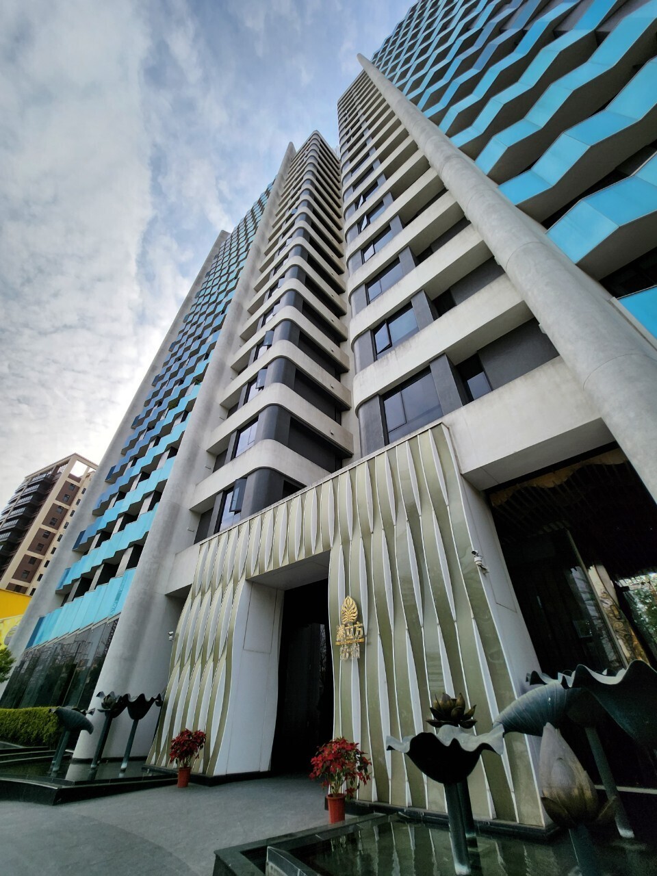 湖立方高雄市三民區文揚街電梯大廈文山特區高級社區高檔裝潢二平車豪邸 房屋出售 樂屋網