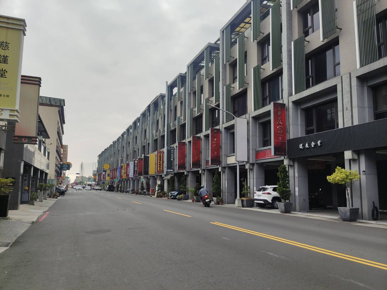 獨家~頂新特區電梯典雅裝潢金店面 預約賞屋洽名鴻 高雄市鳳山區買房子、房屋出售 樂屋網
