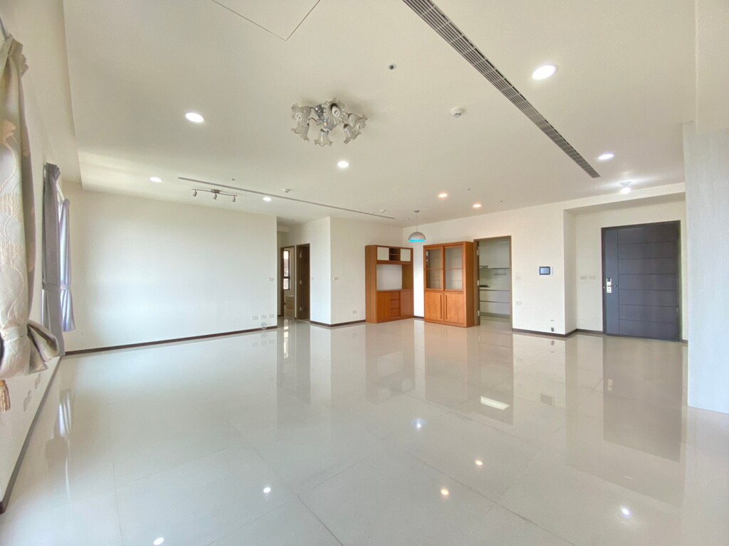 微笑世紀c區四季特區台中市北區育隆路電梯大廈♫ 專任無敵美景~四房雙主臥雙平車淑涵 房屋出售 樂屋網