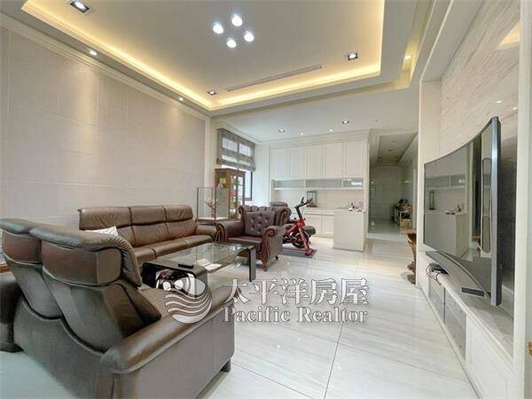 獨立產權七期霸氣總裁電梯別館14米大面寬南北座向 台中市西屯區買房子、房屋出售 樂屋網