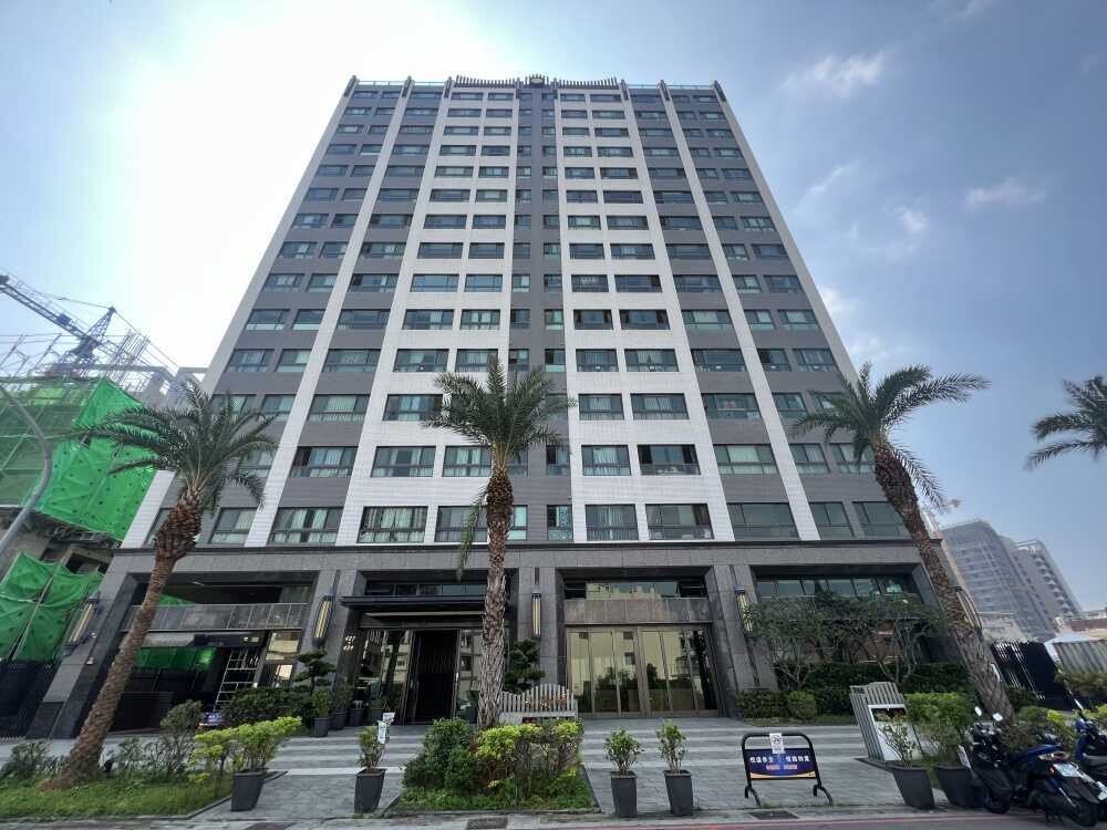 天砌晴高雄市楠梓區大學二十六街電梯大廈 天砌晴高雄大學 家樂福旁 低總價精裝邊間大兩房 房屋出售 樂屋網