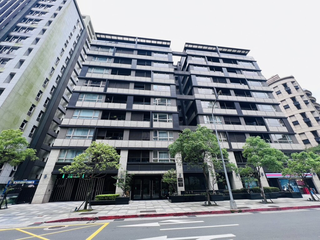 宏普鉑金苑台北市南港區經貿二路車位南港經貿質感社區車位|坡道車塔式 房屋出租 樂屋網