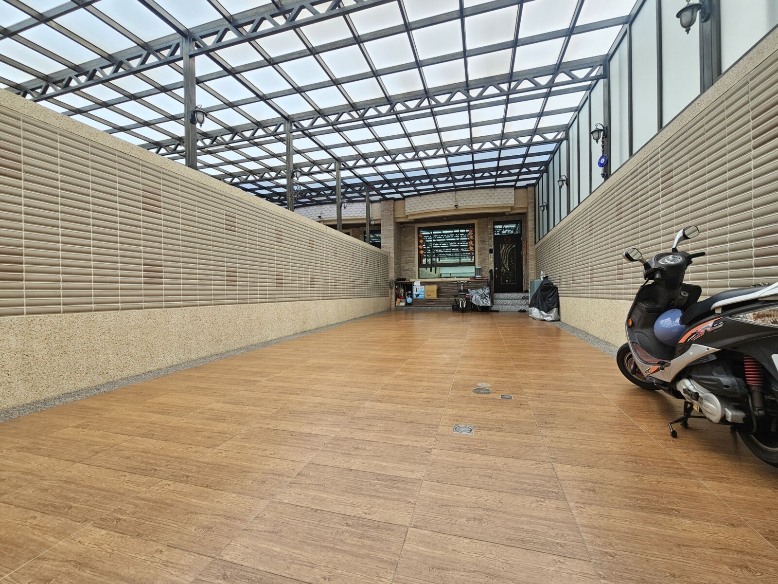 專員帶看仁雄商圈停4車大地坪電梯車墅 高雄市仁武區買房子、房屋出售 樂屋網