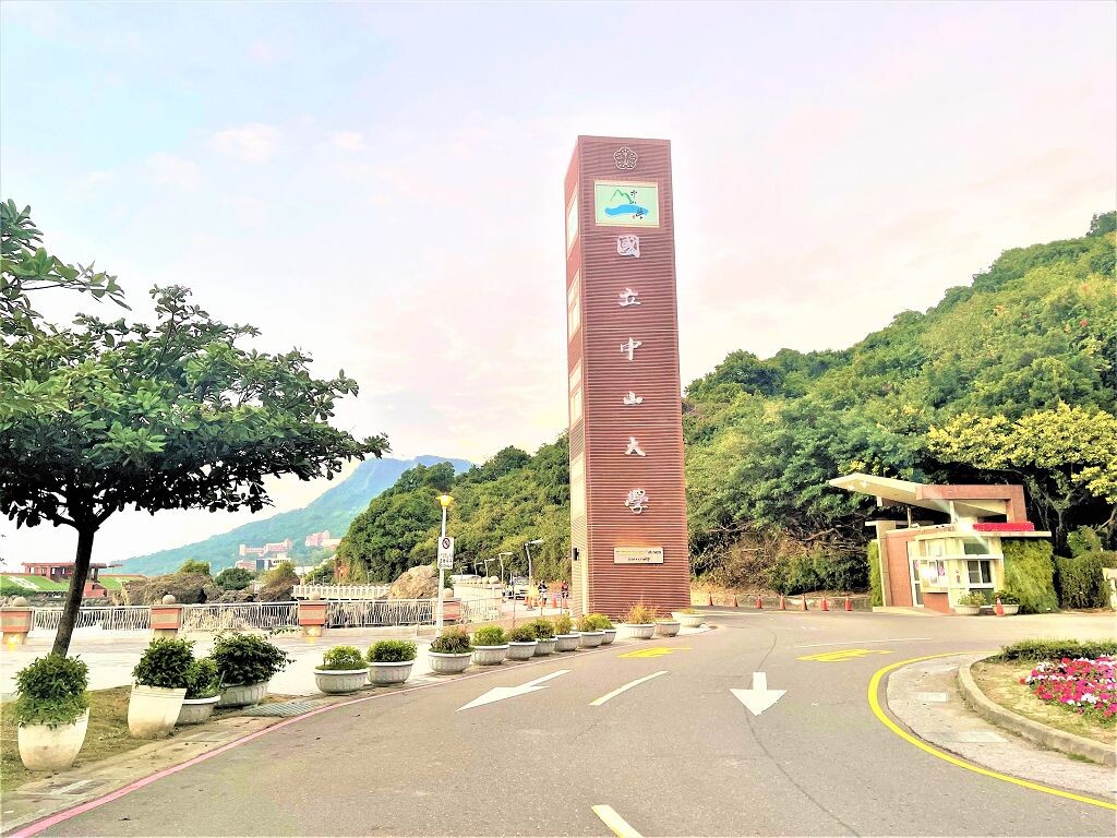 高雄市鼓山區濱海二路透天厝大降價~中山大學西子灣捷運o1站面寬透天店住 房屋出售 樂屋網