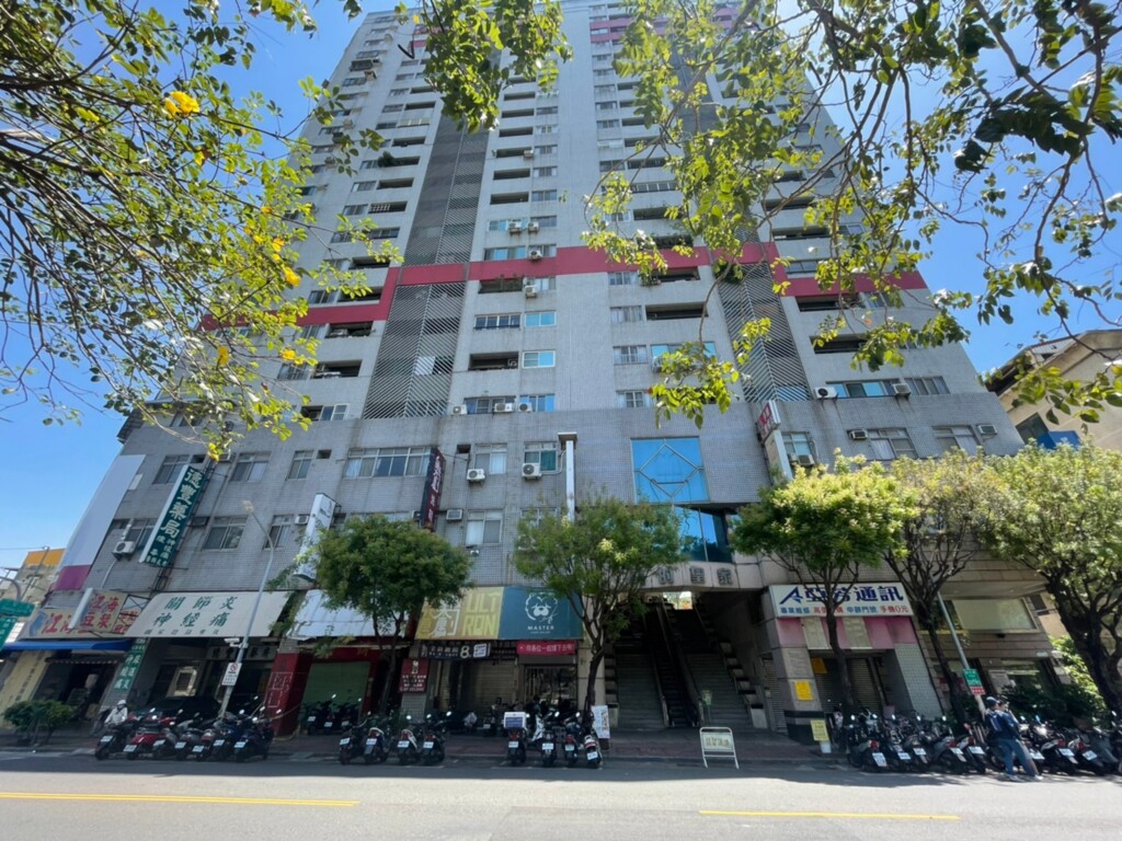 美的皇家高雄市前鎮區大禹街電梯大廈【決心賣】三多百貨精華商圈1夾23店住 房屋出售 樂屋網