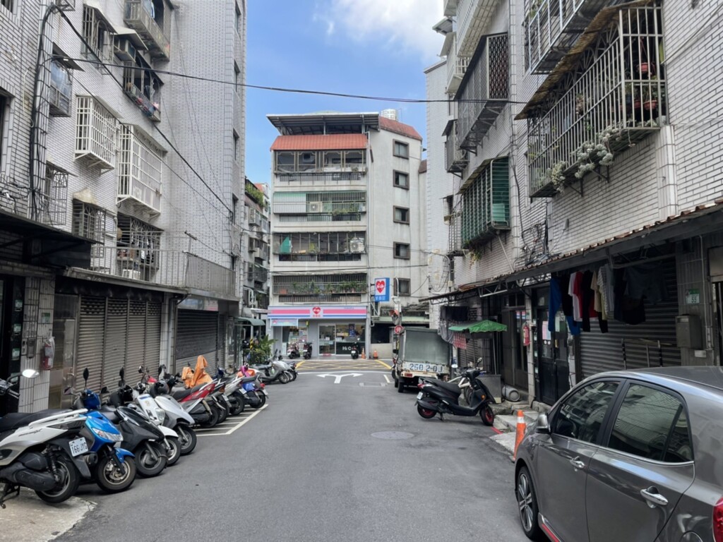 台北市內湖區康樂街公寓東湖公園旁溫馨3大房生活機能佳中信楊家甄 房屋出售 樂屋網