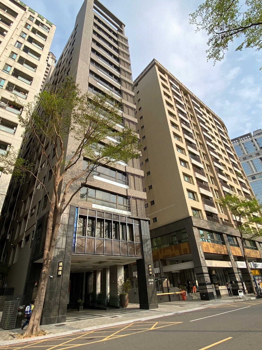 京城阿曼會館京城京豔高雄市鼓山區龍勝路電梯大廈★農16 阿曼｜面公園 近輕軌舒適兩房車位★ 房屋出售 樂屋網