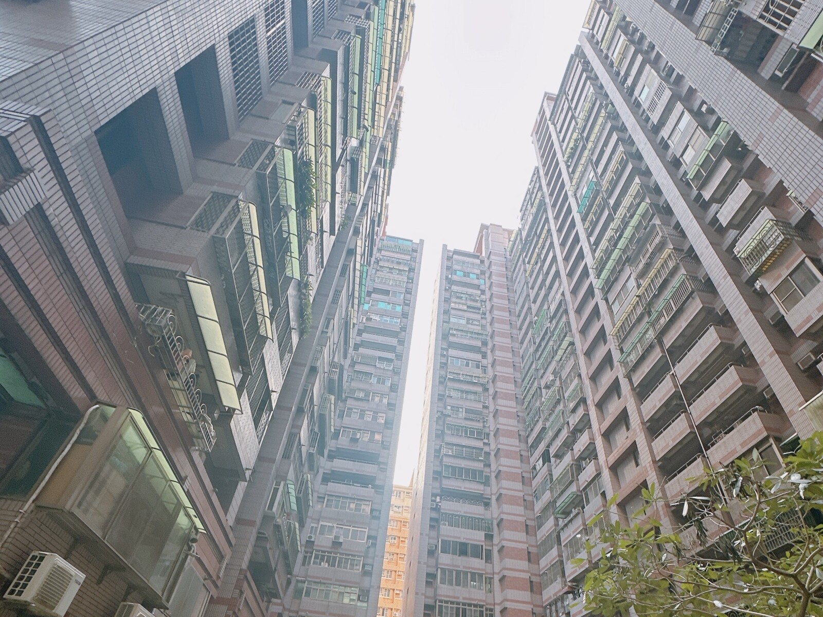 弘揚牽手高雄市三民區民族一路電梯大廈近河堤公園鼎中文藻商圈弘揚牽手高樓景觀四房車位 房屋出售 樂屋網