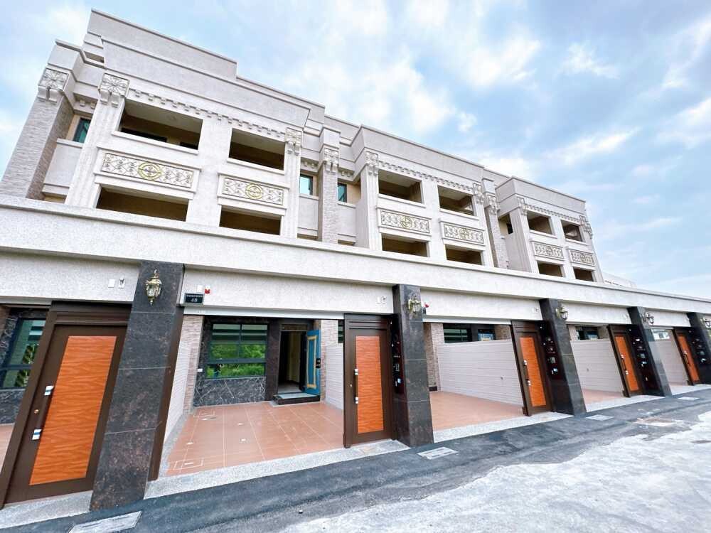 皇家晶典no20高雄市岡山區灣裡路透天厝皇家晶典20⭐皇家新中城⭐臨路透天車墅⭐傳統格局 房屋出售 樂屋網