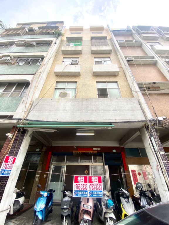 高雄市前鎮區廣西路公寓租~三多商圈大面寬金店面生意好做 房屋出租 樂屋網