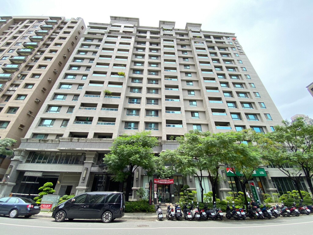 遠見藝術館高雄市鼓山區美術東四路電梯大廈全誠建設 遠見藝術館 三房平車 房屋出售 樂屋網