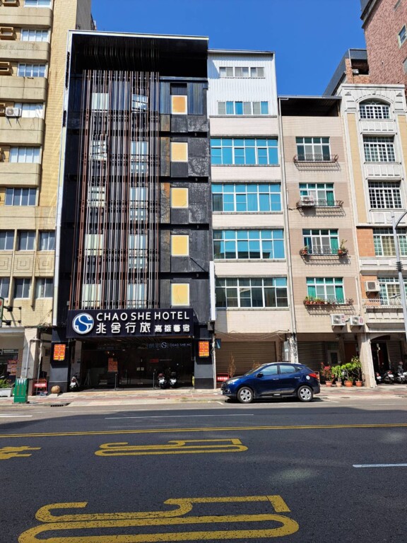 高雄市前金區七賢二路透天厝正七賢路前路後巷 近愛河捷運 商五大面寬電梯透店 房屋出租 樂屋網