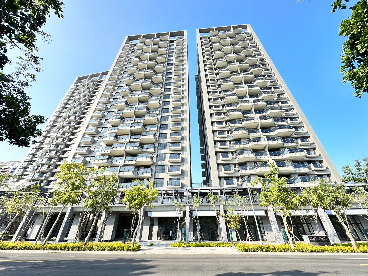 鼎宇森林之星高雄市橋頭區橋新一路電梯大廈橋科首席景觀首排黃金面寬7米樓店平車黃金店舖 房屋出租 樂屋網