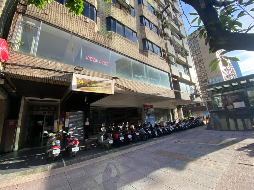 高雄市苓雅區中正二路電梯大廈中正文化中心捷運大面寬商五店面二 房屋出售 樂屋網