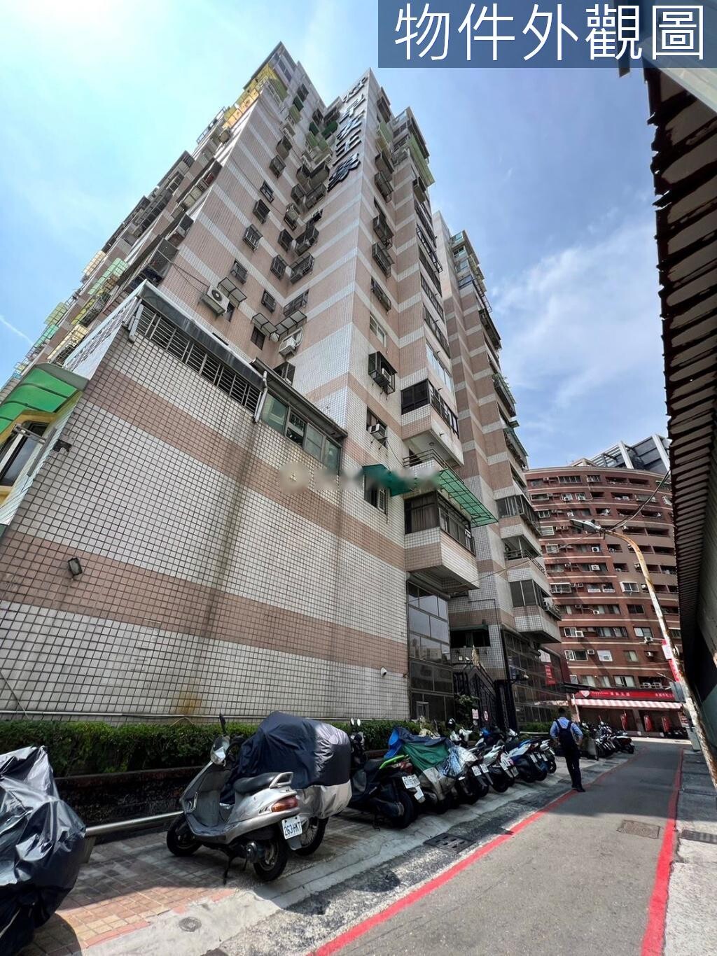 早安王象大樓高雄市三民區正興路電梯大廈建工商圈｜低總價｜景觀大四房＋平車 房屋出售 樂屋網