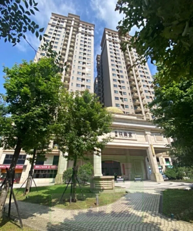 A7合宜名店城麗寶快樂家桃園市龜山區文青路電梯大廈専賣~麗寶快樂家高樓景觀4房坡平車位☎住商孫小樂 房屋出售 樂屋網