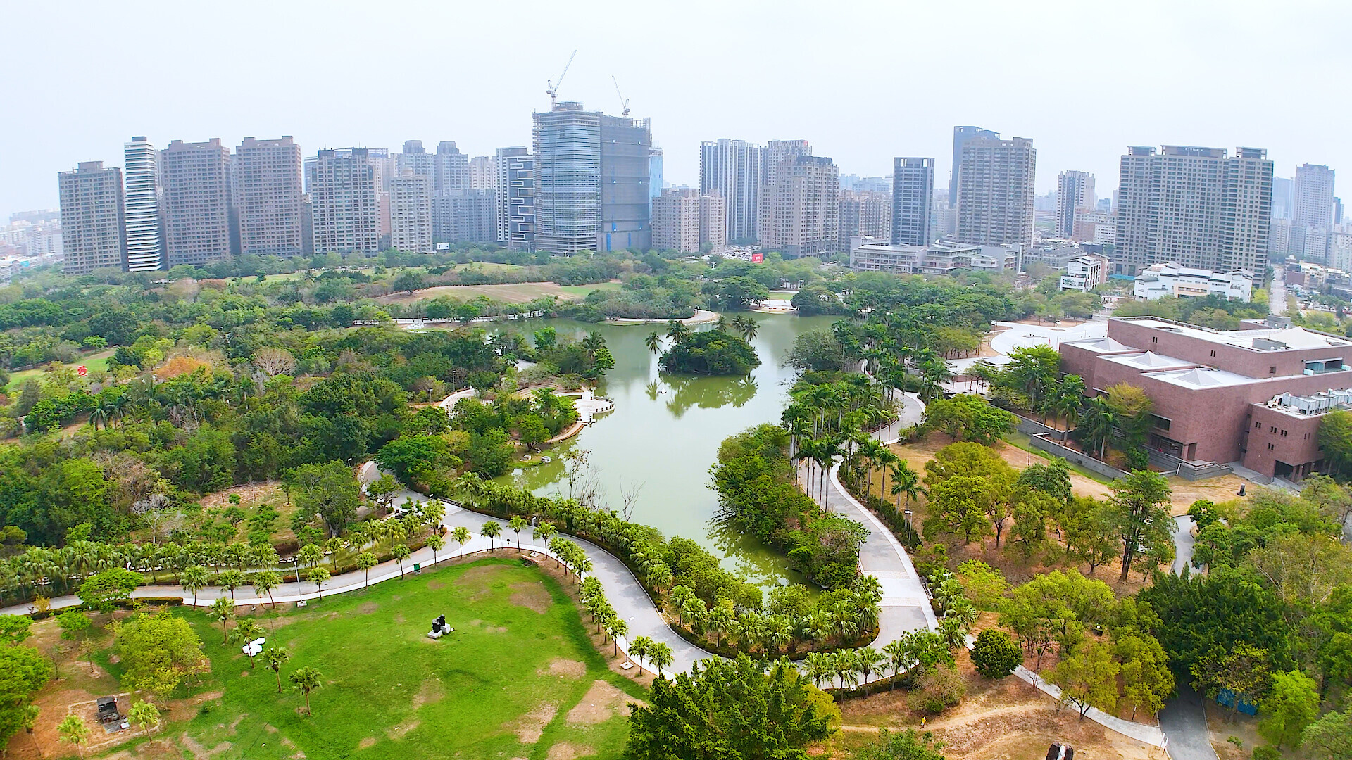 王不見王一層一戶鼎宇美術之星無敵景觀4平車 高雄市鼓山區美術之星買房子、房屋出售 樂屋網
