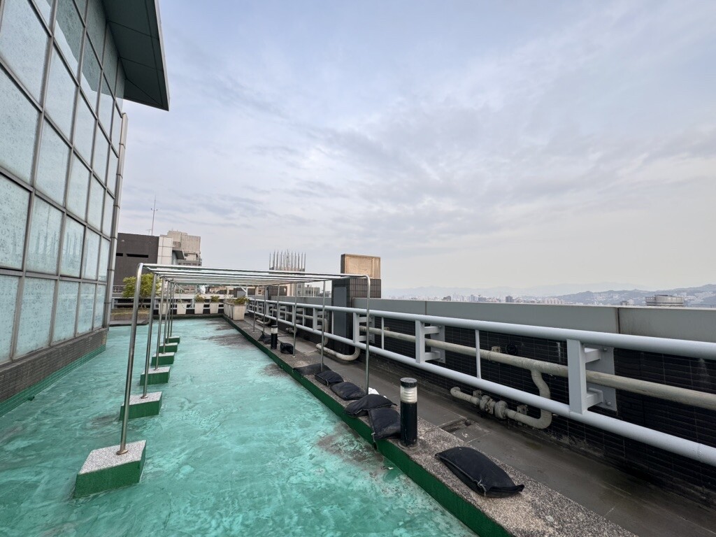馥華時尚會館超級f1新北市板橋區新府路電梯大廈中信沛孜～新板特區板橋站400米新裝潢獨立含管 房屋出租 樂屋網