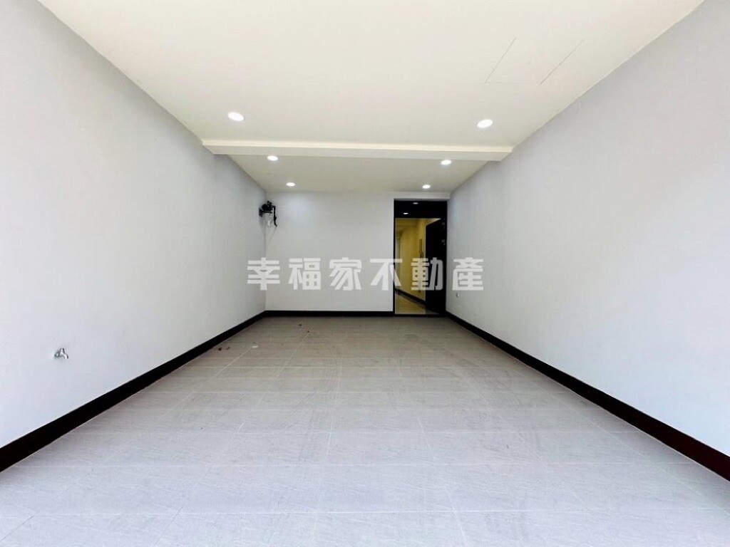 《房仲小雅報好康》安中路質感車庫透天 台南市安南區買房子、房屋出售 樂屋網