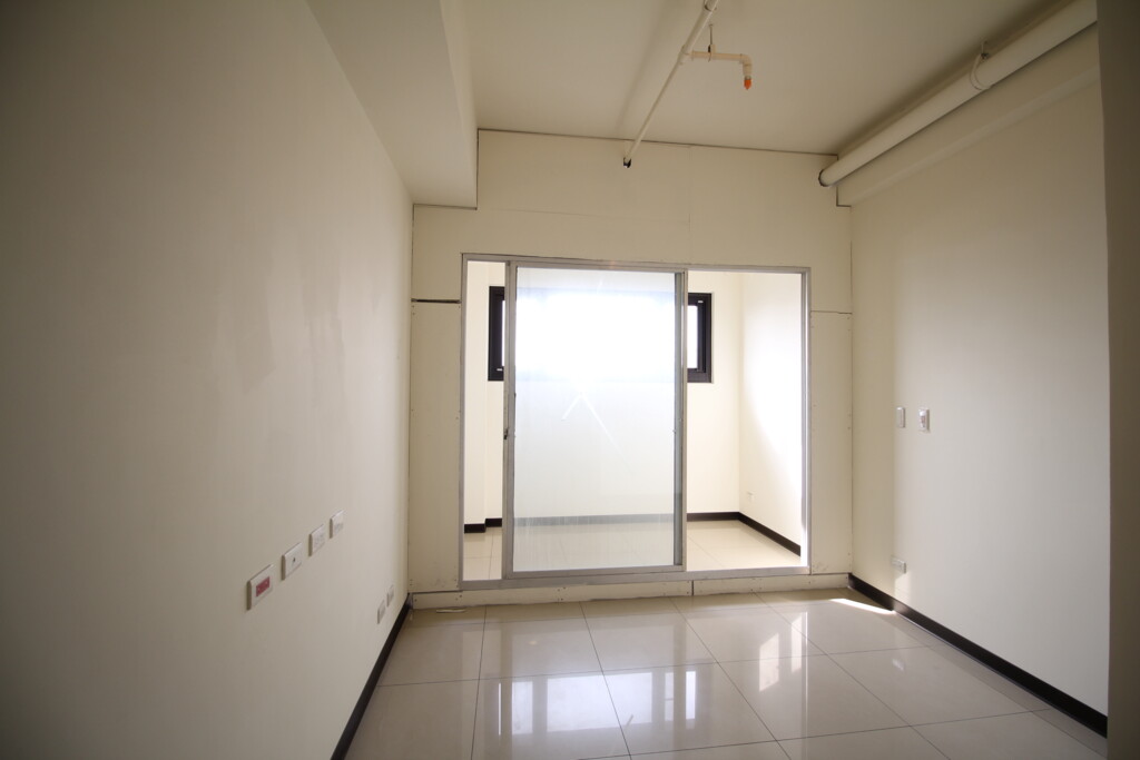 瓏山林新板時尚新北市板橋區新興路電梯大廈⭐新版時尚收租套房~富旺愛心團隊~欣伶 房屋出售 樂屋網
