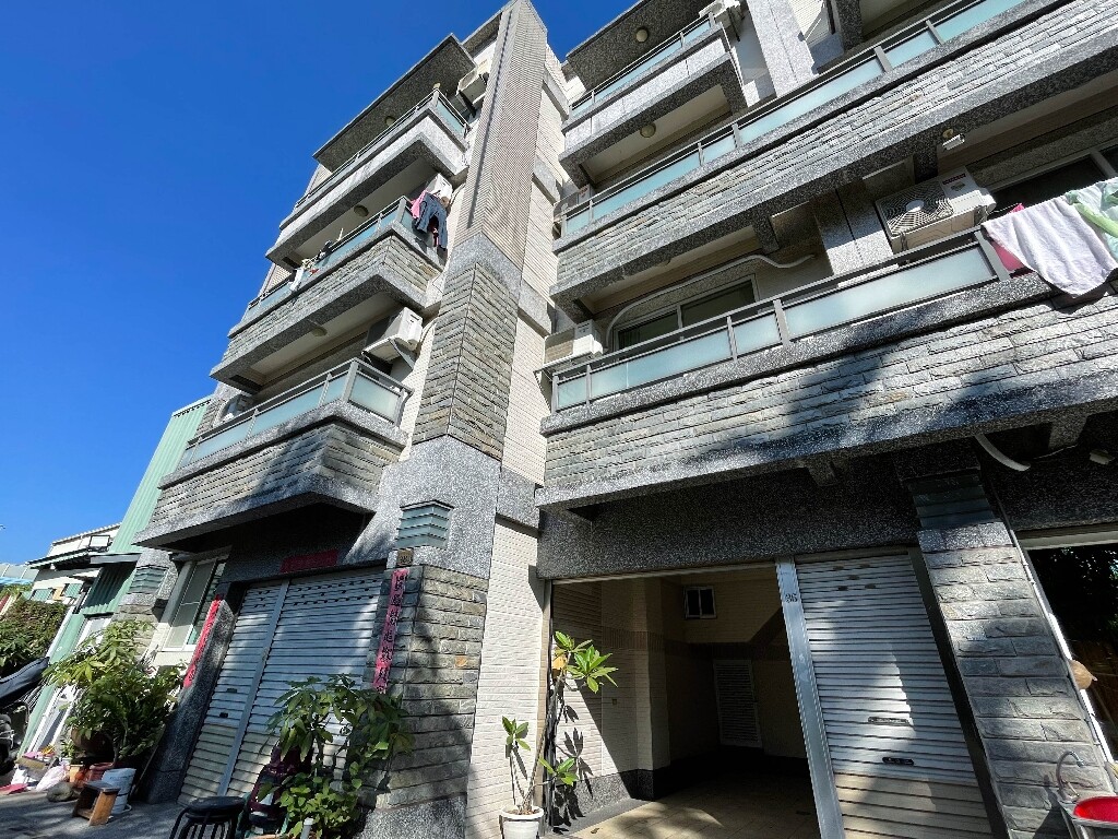 高雄市左營區菜公一路透天厝 微笑公園│黃昏市場│寧靜車庫美透天 房屋出售 樂屋網
