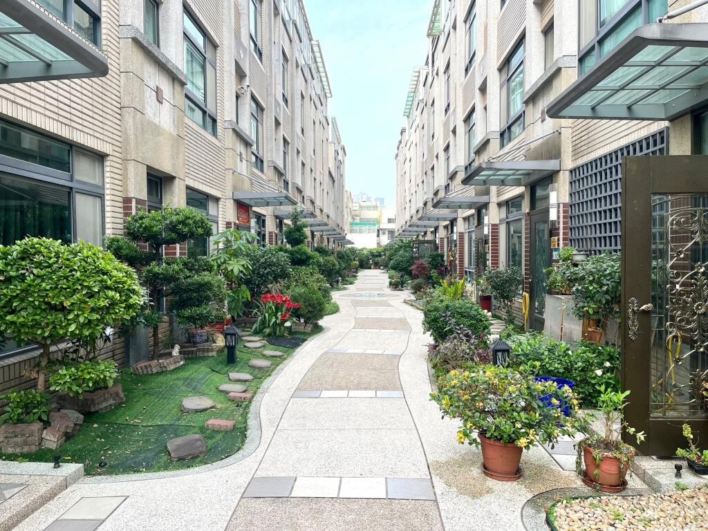 敦品社區桃園市平鎮區廣明路別墅廣明路敦品邊間5房双車大別墅 房屋出售 樂屋網