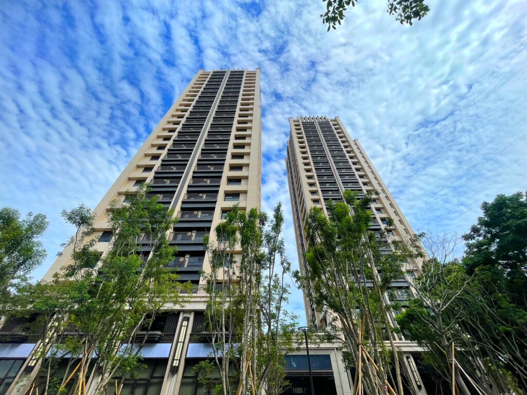 浩瀚森之道台中市東區東光園路電梯大廈lalaport可看屋 ️全新帝王雙平車 房屋出售 樂屋網