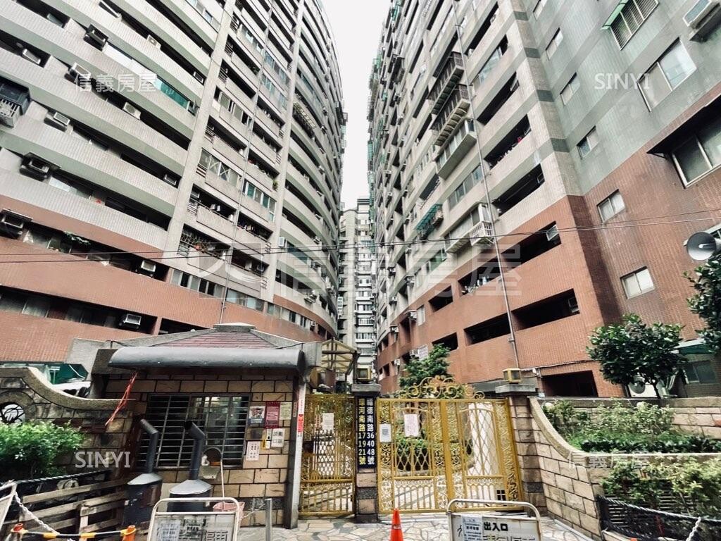 荷堤新北市三重區福德南路電梯大廈近台北橋捷運車位大空間 房屋出售 樂屋網