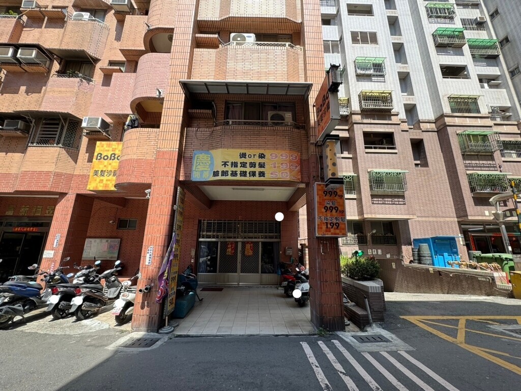 鳳山熱鬧商圈｜昱福新富│大坪數12樓店配大平車 高雄市鳳山區昱福新富買房子、房屋出售 樂屋網