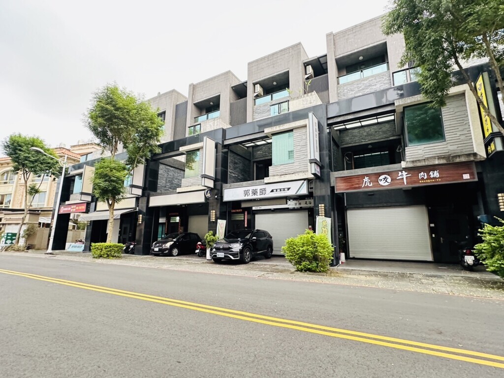 屏東縣屏東市崇朝一路店面崇蘭商圈 來去迺街 8年面寬優質店面 房屋出售 樂屋網