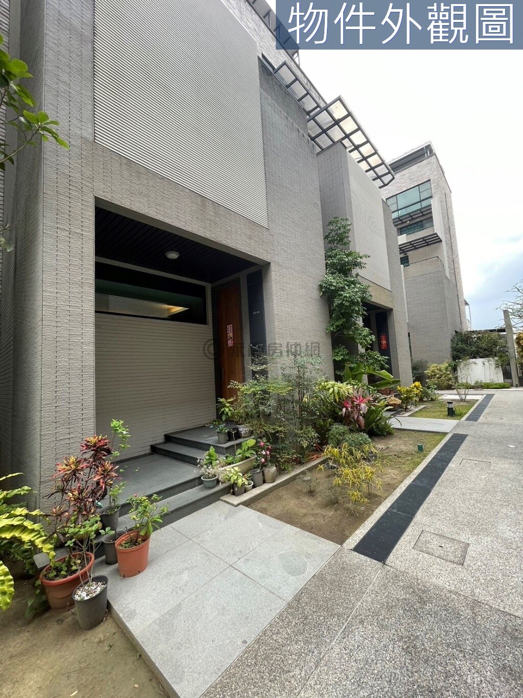 悅荷高雄市鳥松區澄湖路透天厝澄清湖悅荷行館電梯四車墅豪邸 房屋出售 樂屋網