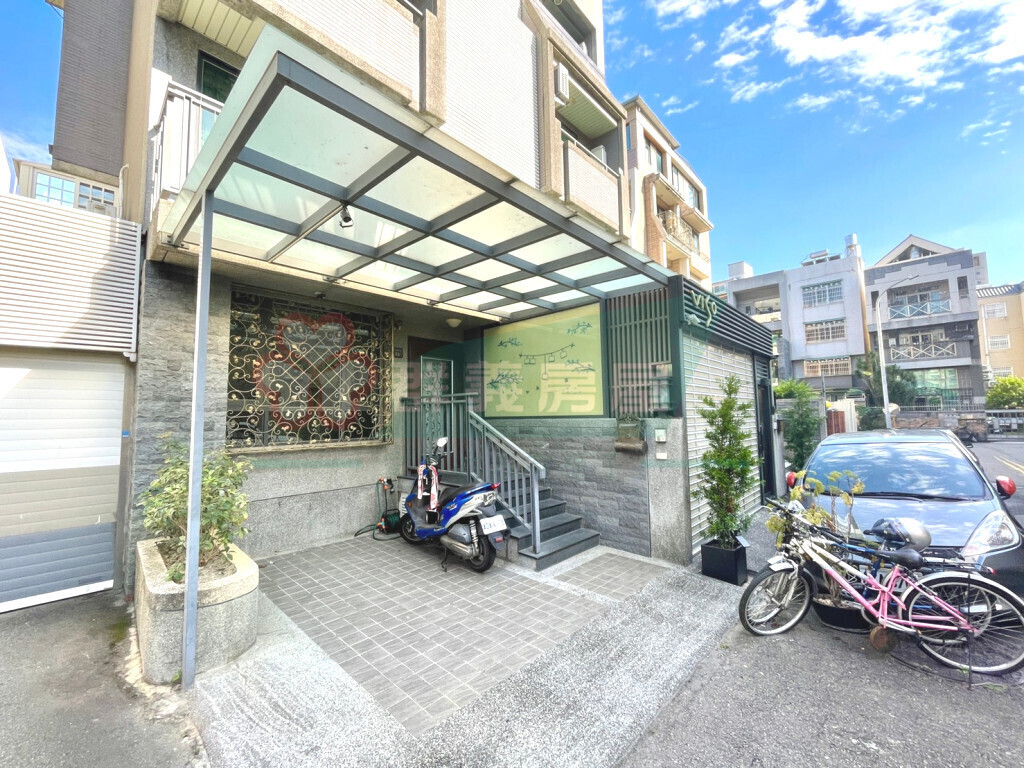 陶然居台中市南屯區文心南三路透天厝大降200萬|八期臨路別墅|雙車位|屋況好 房屋出售 樂屋網