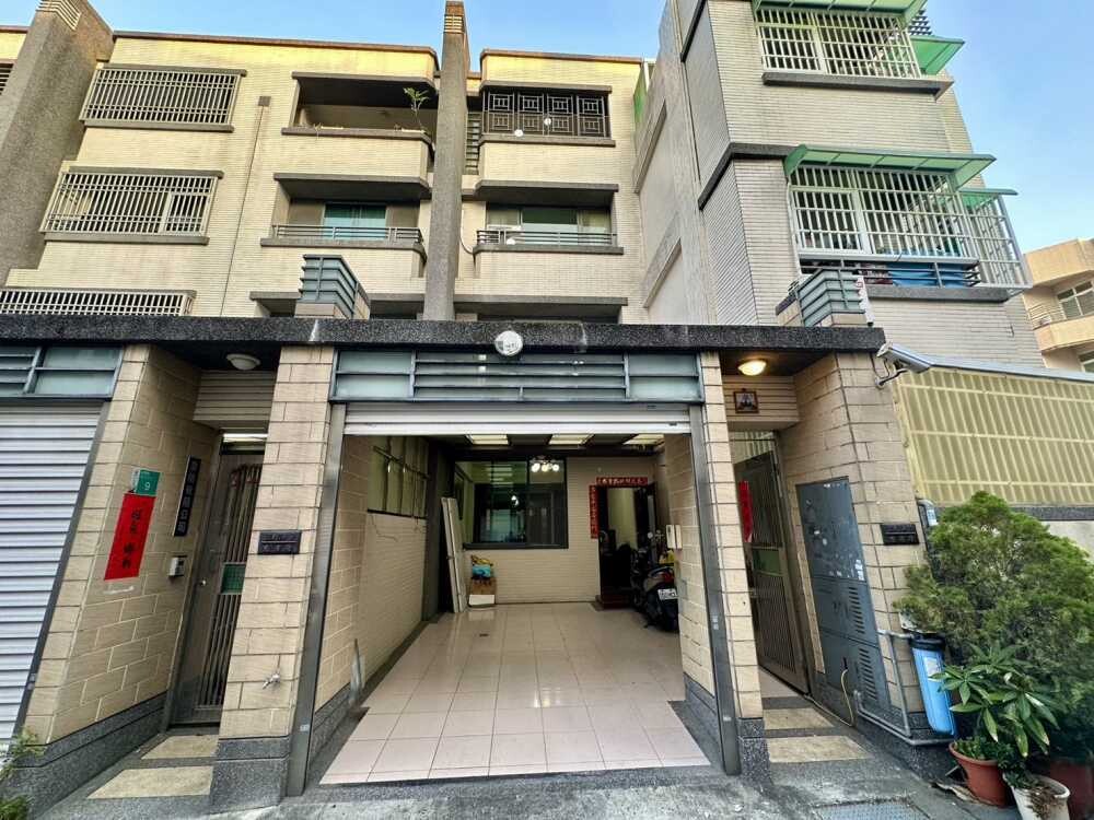 台南市永康區忠孝路透天厝獨家南紡購物中心輕屋齡8米活巷美車墅 房屋出售 樂屋網