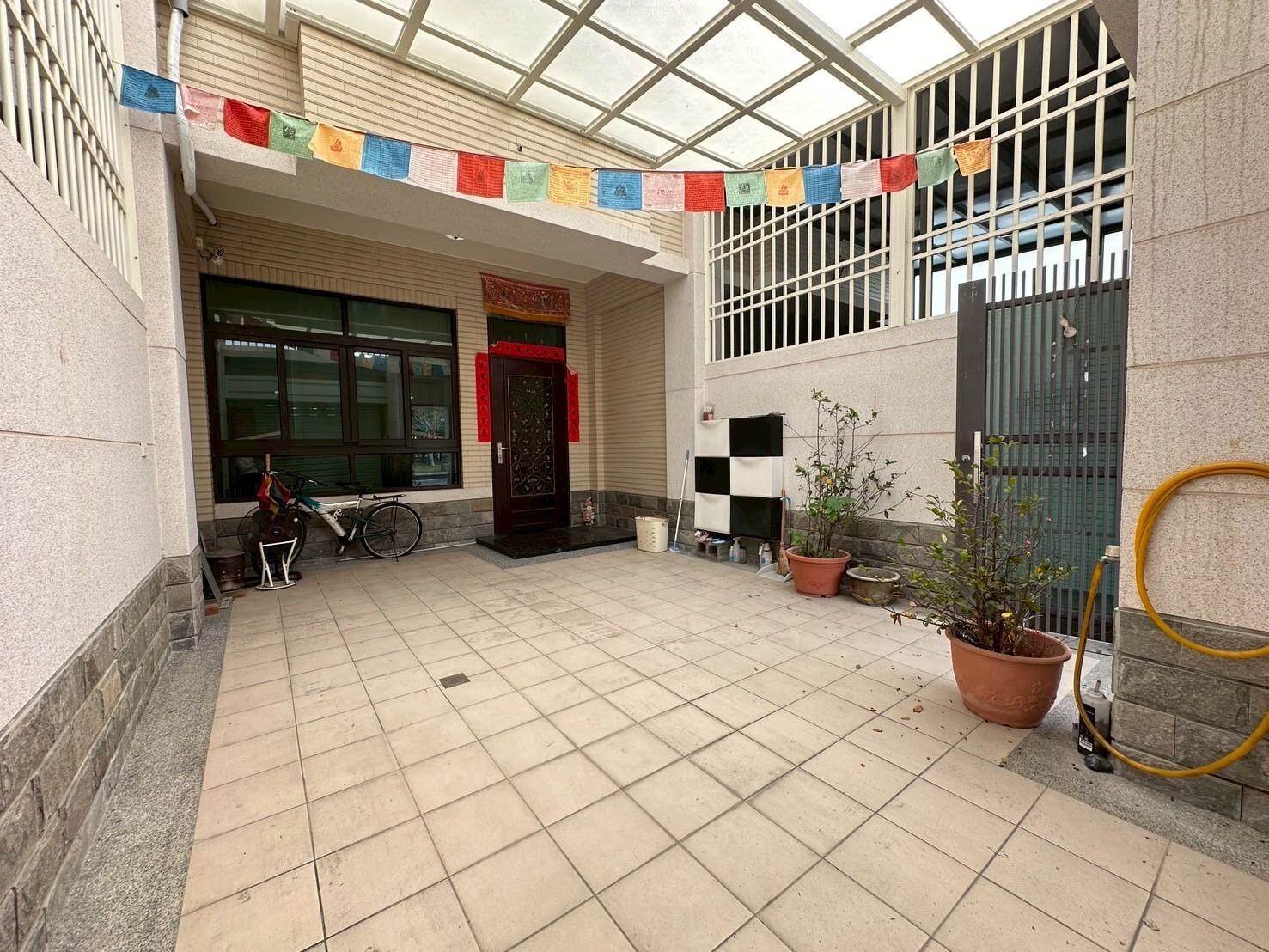 台南市安南區佃西二街近海佃路｜面公園大地坪6房車墅｜臨路寬好停車出租 | 樂屋網