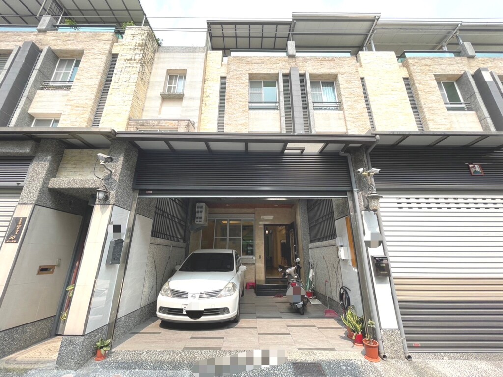 屏東縣屏東市廣東路別墅三期雅緻輕屋齡車墅【活巷進出可隔孝親房】 房屋出售 樂屋網